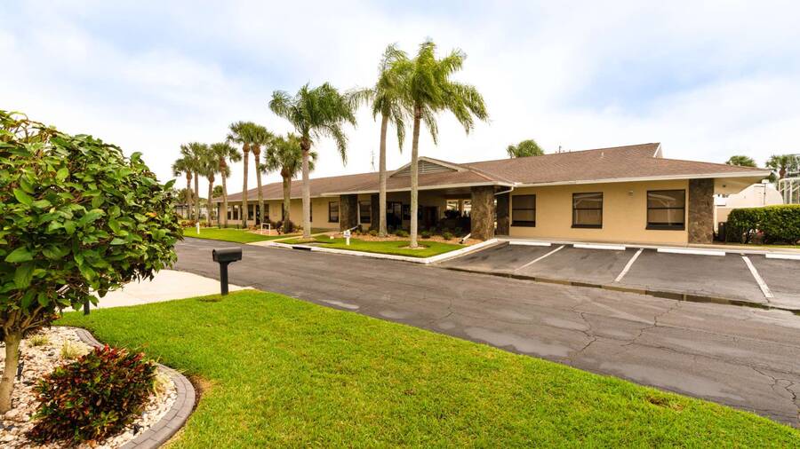 Buttonwood Bay RV Resort| 12 Homes Available | 10001 U.S. 27 South ...